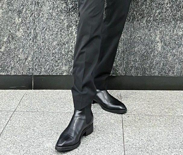 12 Rekomendasi Merk Sepatu Kerja Pria Yang Bagus & Terbaik